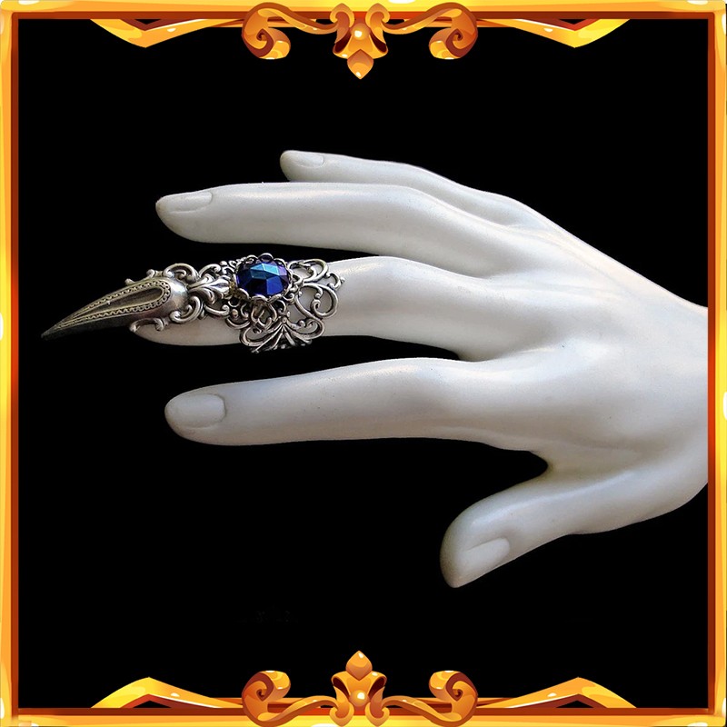 Gothic Claw Ring - a "must have" item in gothic vampiric jewelry