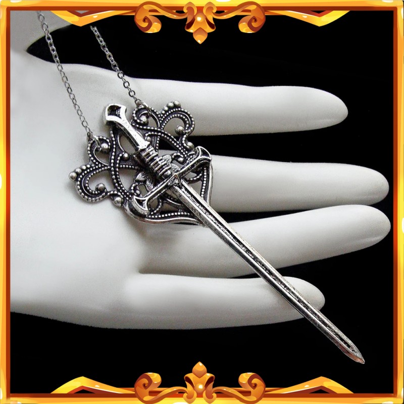 Get your share of Medieval with the Aragorn's sword Necklace : Andúril